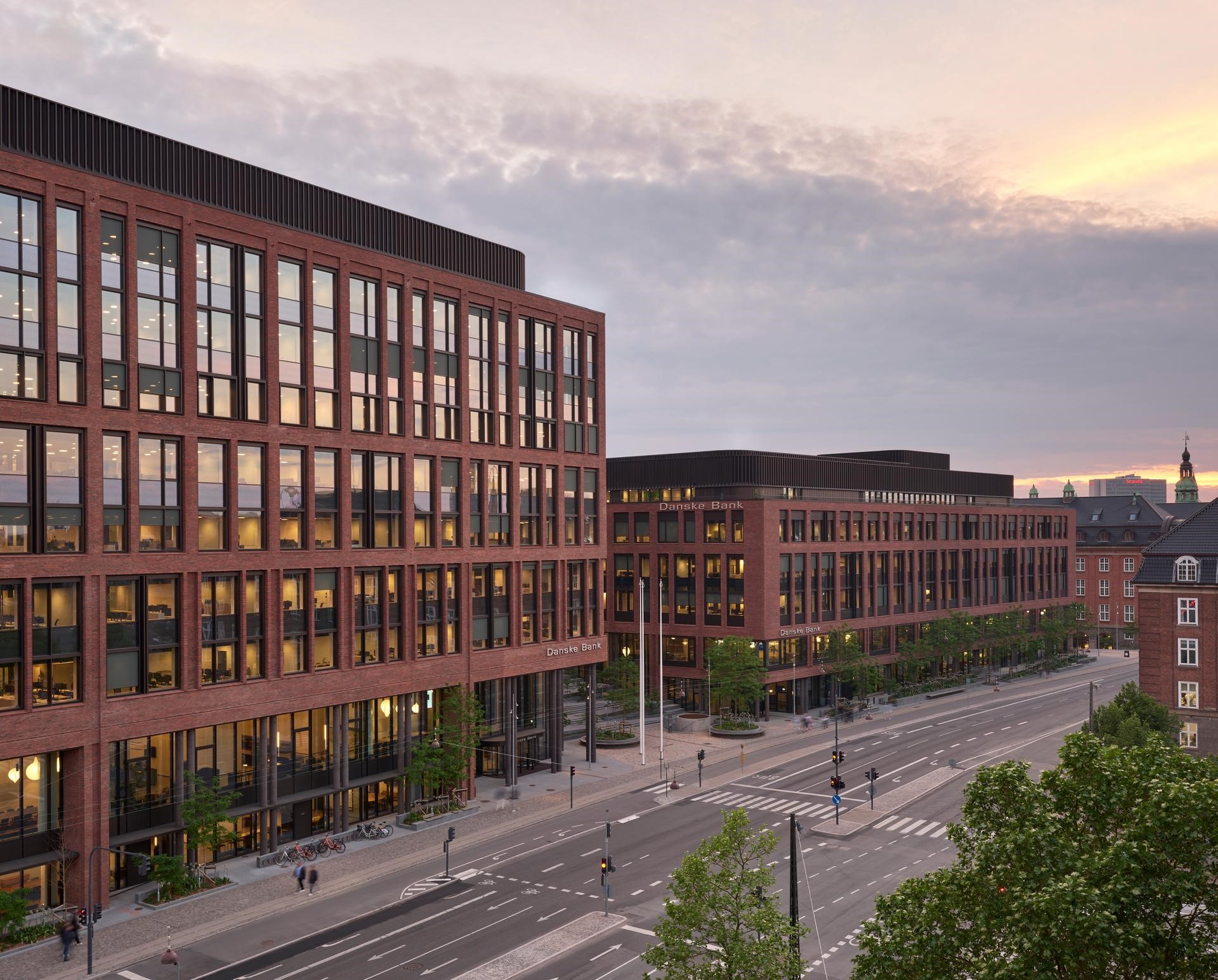 Lead customer engagement and CRM-driven sales for Small Business Customers